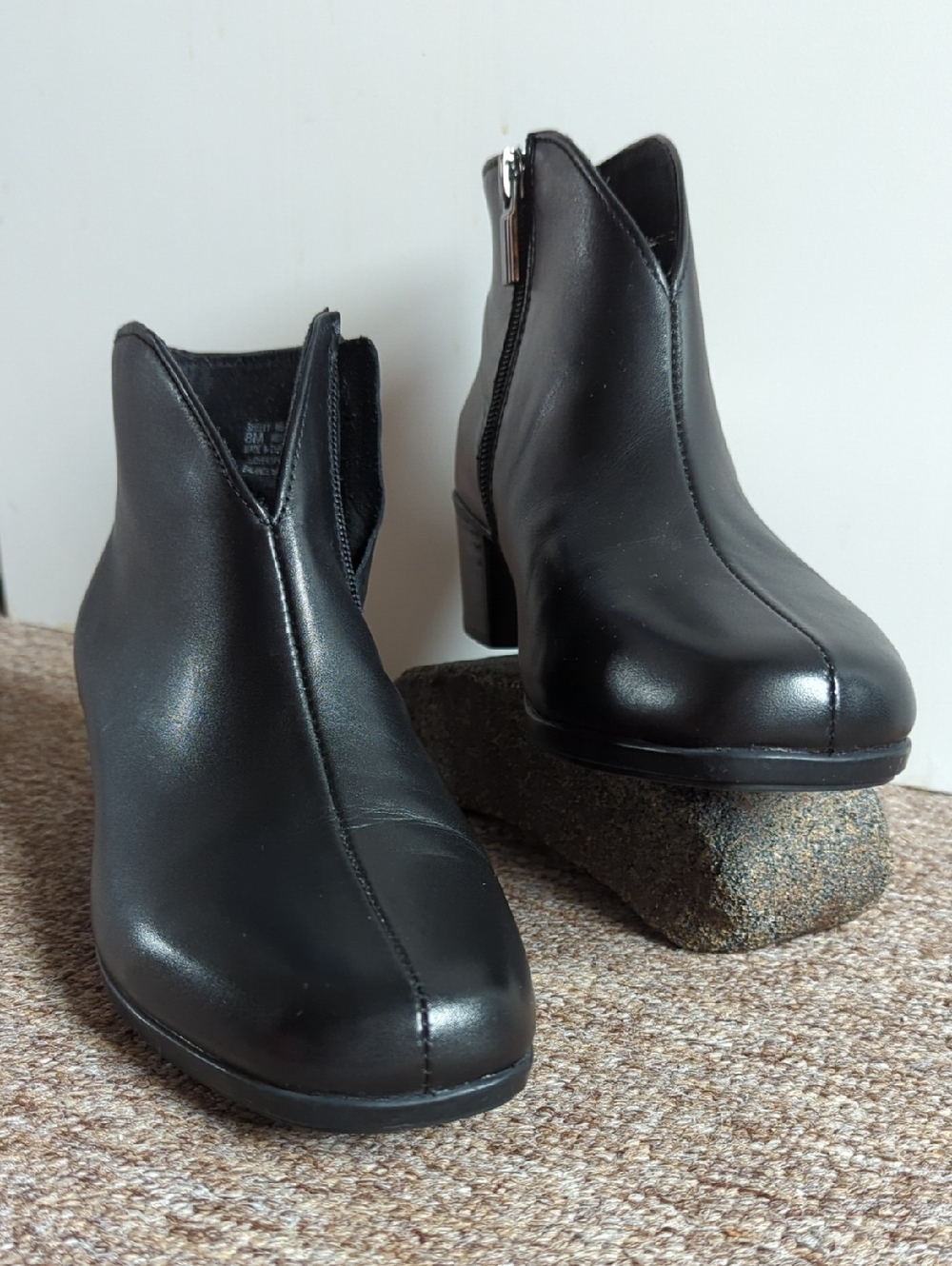 Munro | Shoes | Munro Black Leather Shelly Bootie 75 8m Arch Support ...